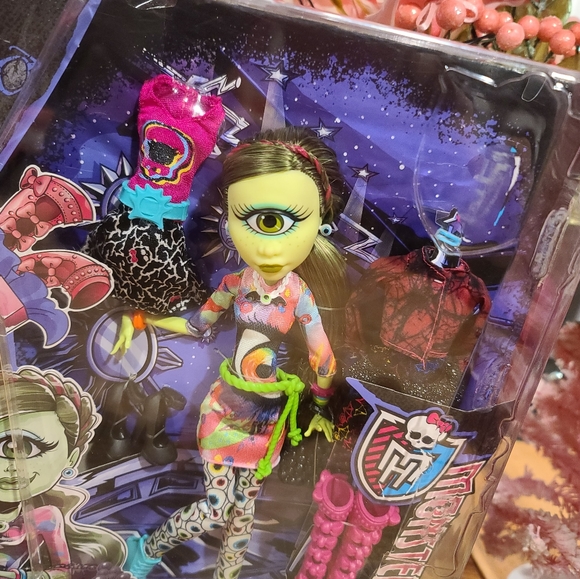 Mattel | Toys | New 24 Monster High Iris Clops I Love Fashion Doll ...
